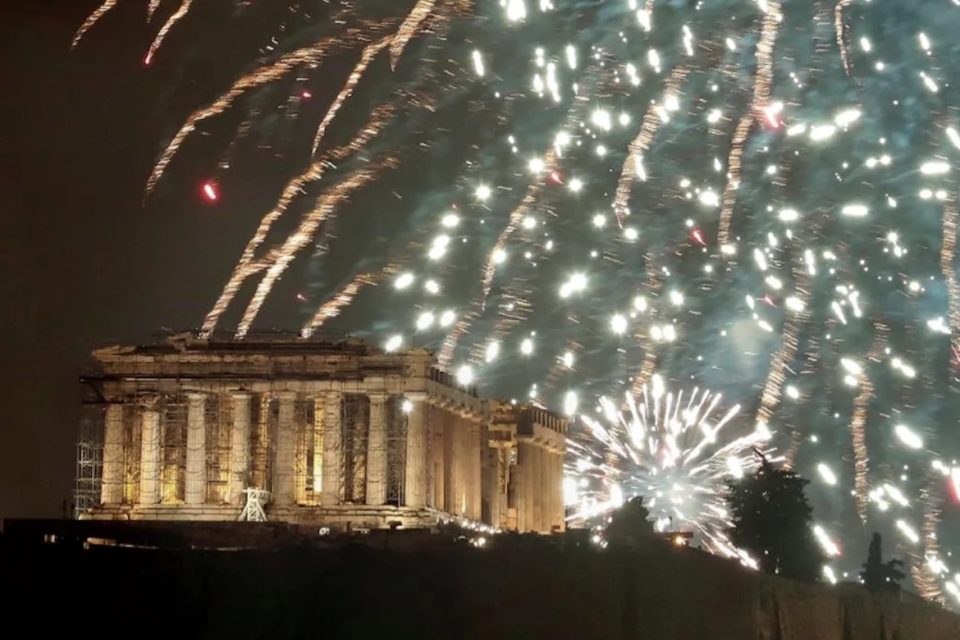 (Photos) Stunning Images of New Year's Eve in Athens - The Pappas Post
