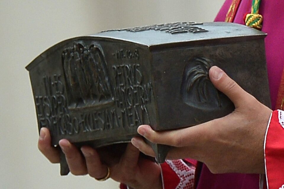 Pope Francis Gifts St. Peter's Relics to Ecumenical Patriarch ...
