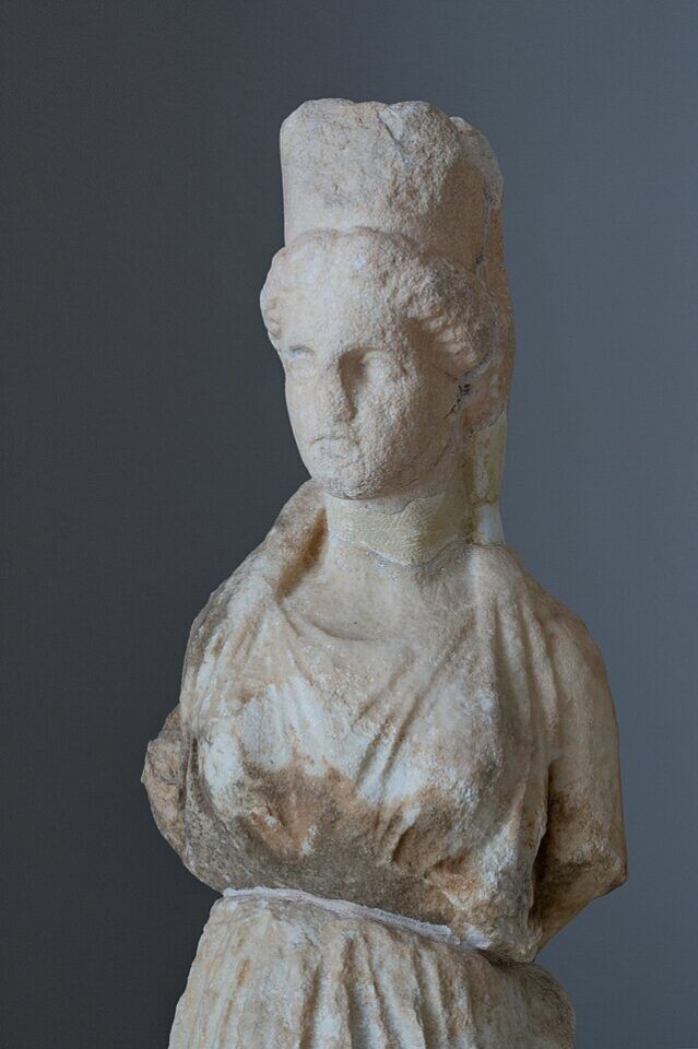 Why We Must Engage Ancient Sculptures With More Than Just Our Eyes ...