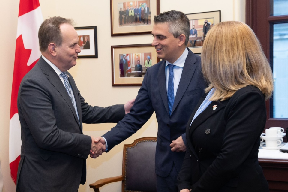 Greece, Canada Discuss Year-Round Nonstop Flight Connections, Deeper ...